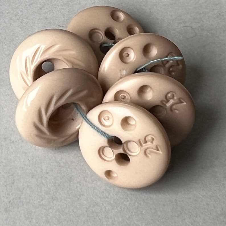 Vintage Retro 50s 60s Assorted off White Beige Taupe Buttons Set of 37 ...
