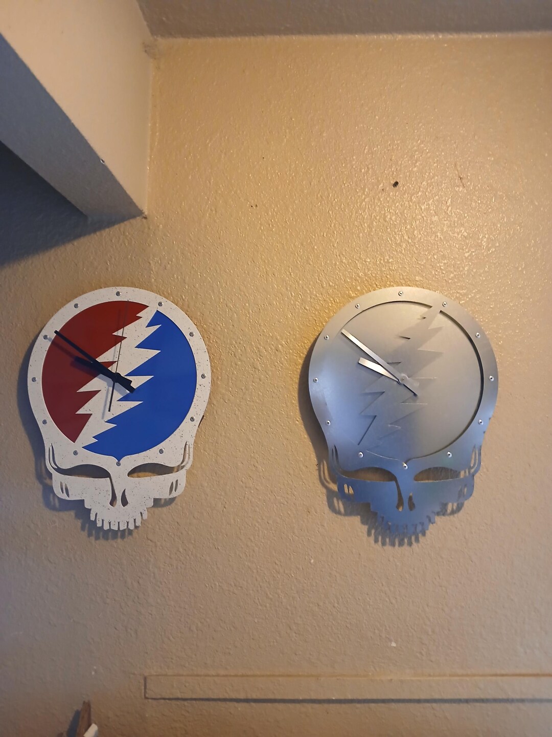 Deady Skull Clocks (2 Styles) - Etsy