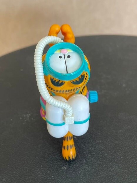 Gorgeous Collectible and Vintage Garfield to Diver, Toy, Cat, Orange ...