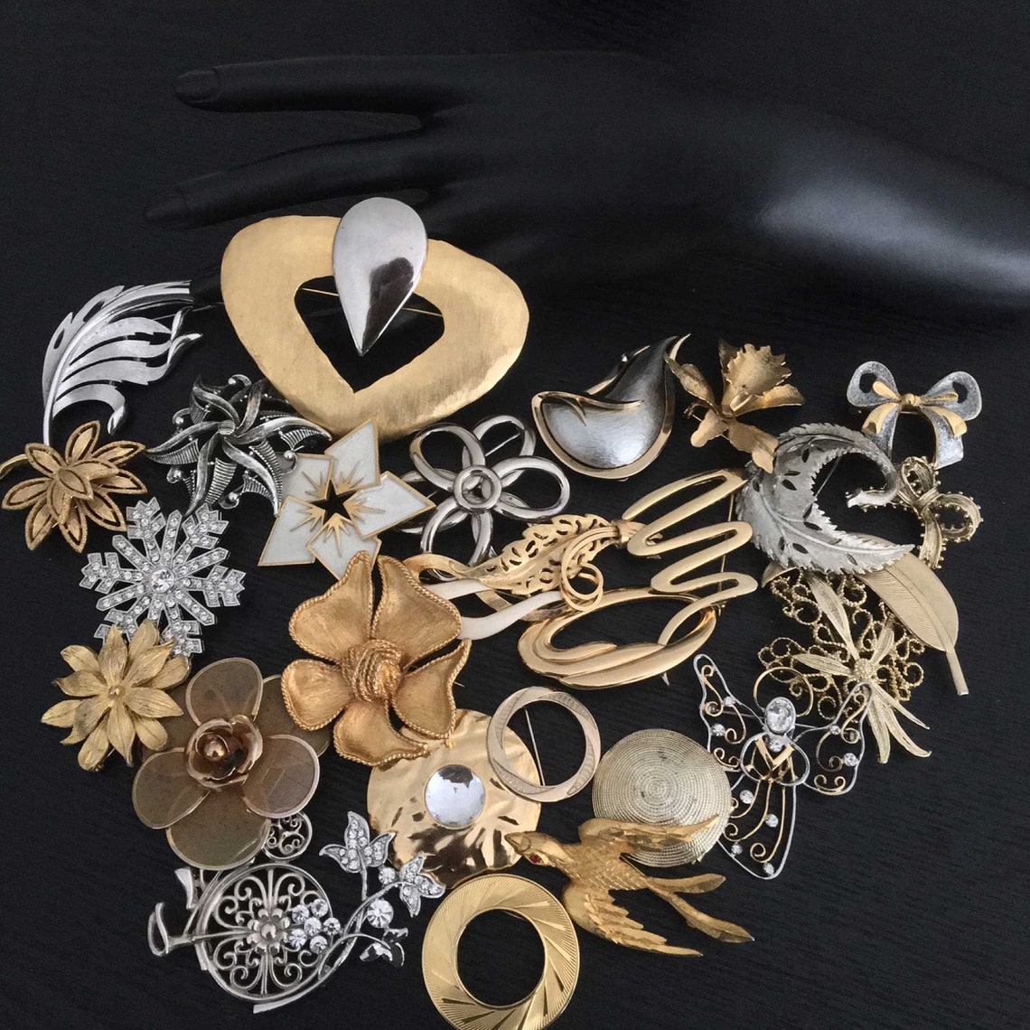 Vintage Modernist Brooch Pins Scarf Clip Studio Crown Trifari, BSK ...