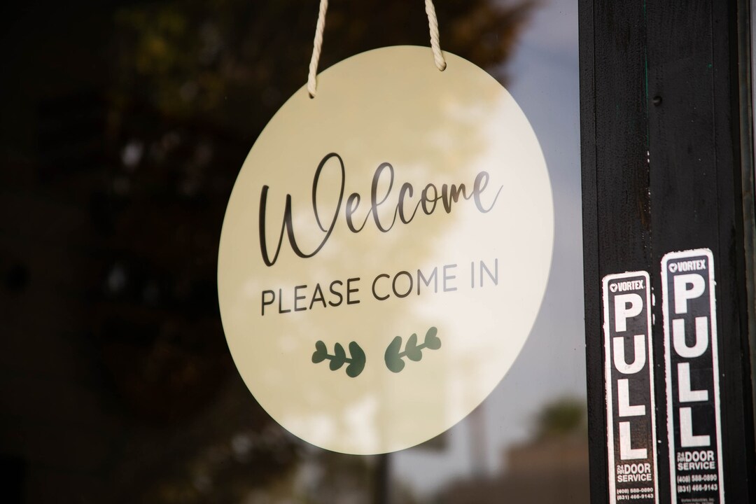 Round Hanging Acrylic Sign (welcome) W/ White Rope - Custom Signage for ...