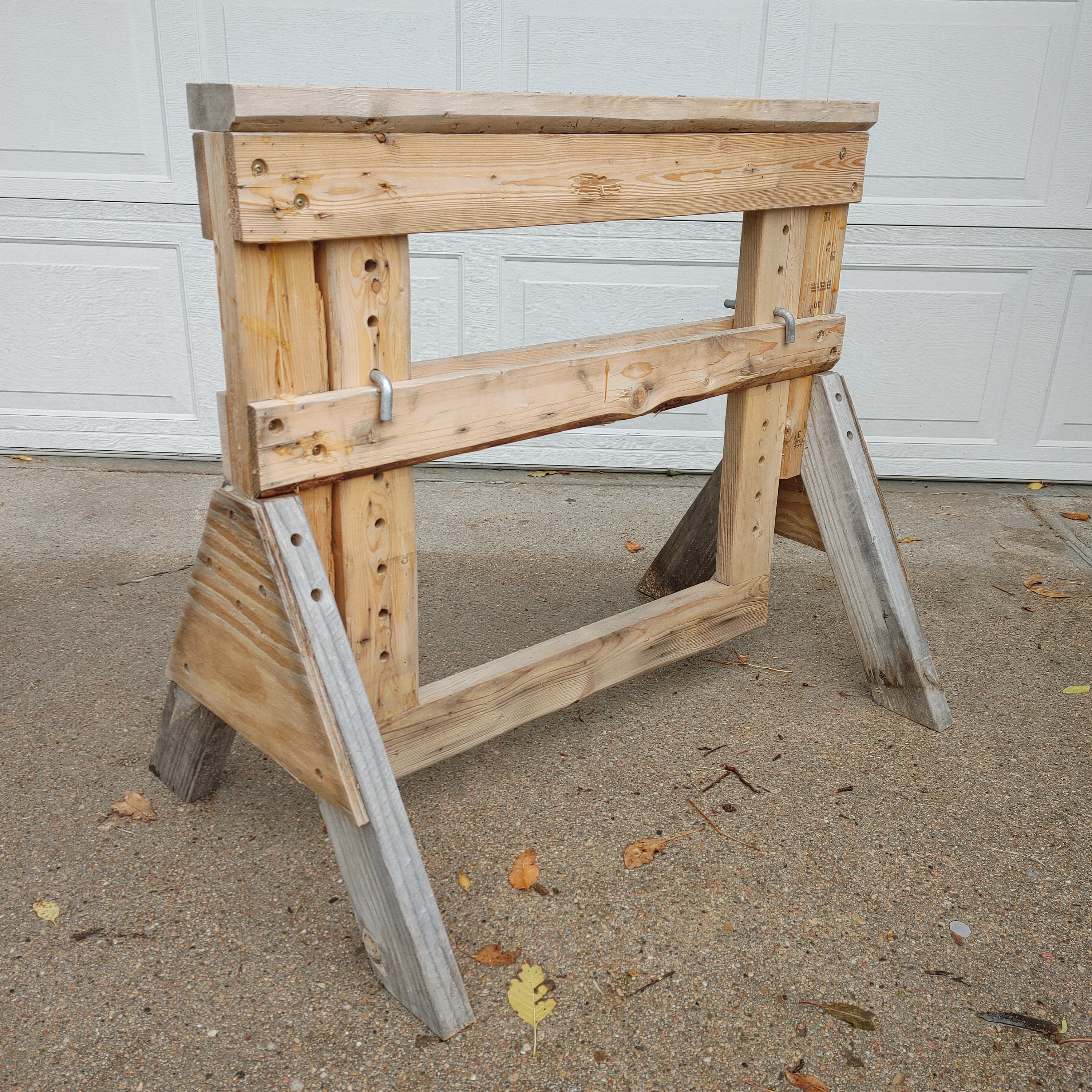 Pallet sawhorse store