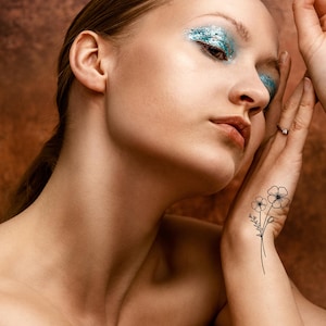 Periwinkle Tattoo Design Line Art, Tiny Tattoo Floral Design Minimalist ...