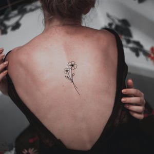 Periwinkle Tattoo Design Line Art, Tiny Tattoo Floral Design Minimalist ...