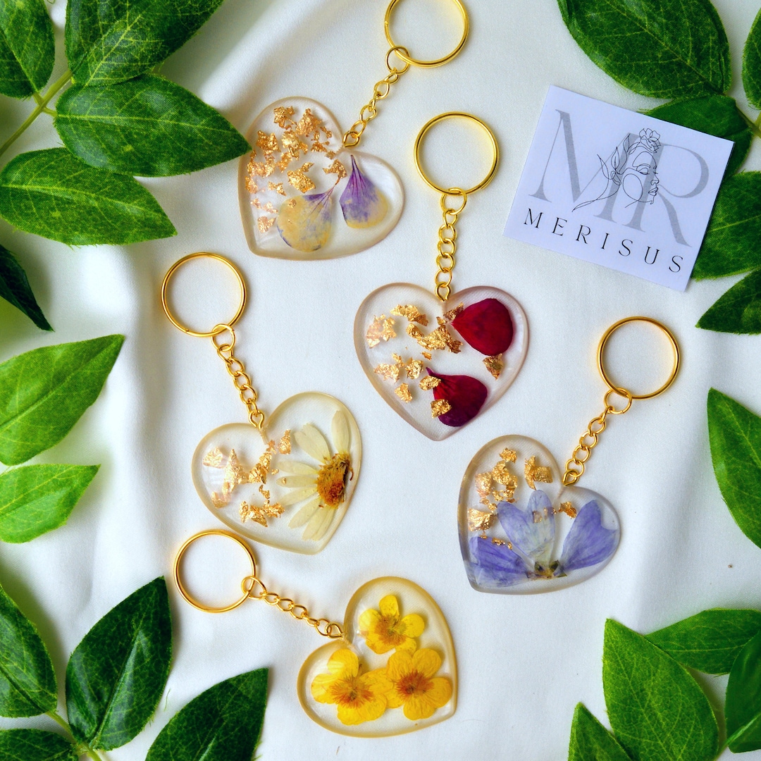 Heart Flowers Resin Keychain, Resin Keyring, Floral Keychain, Custom ...