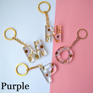 Personalised Daisy Floral Resin Letter Keychain Custom Resin Flower ...