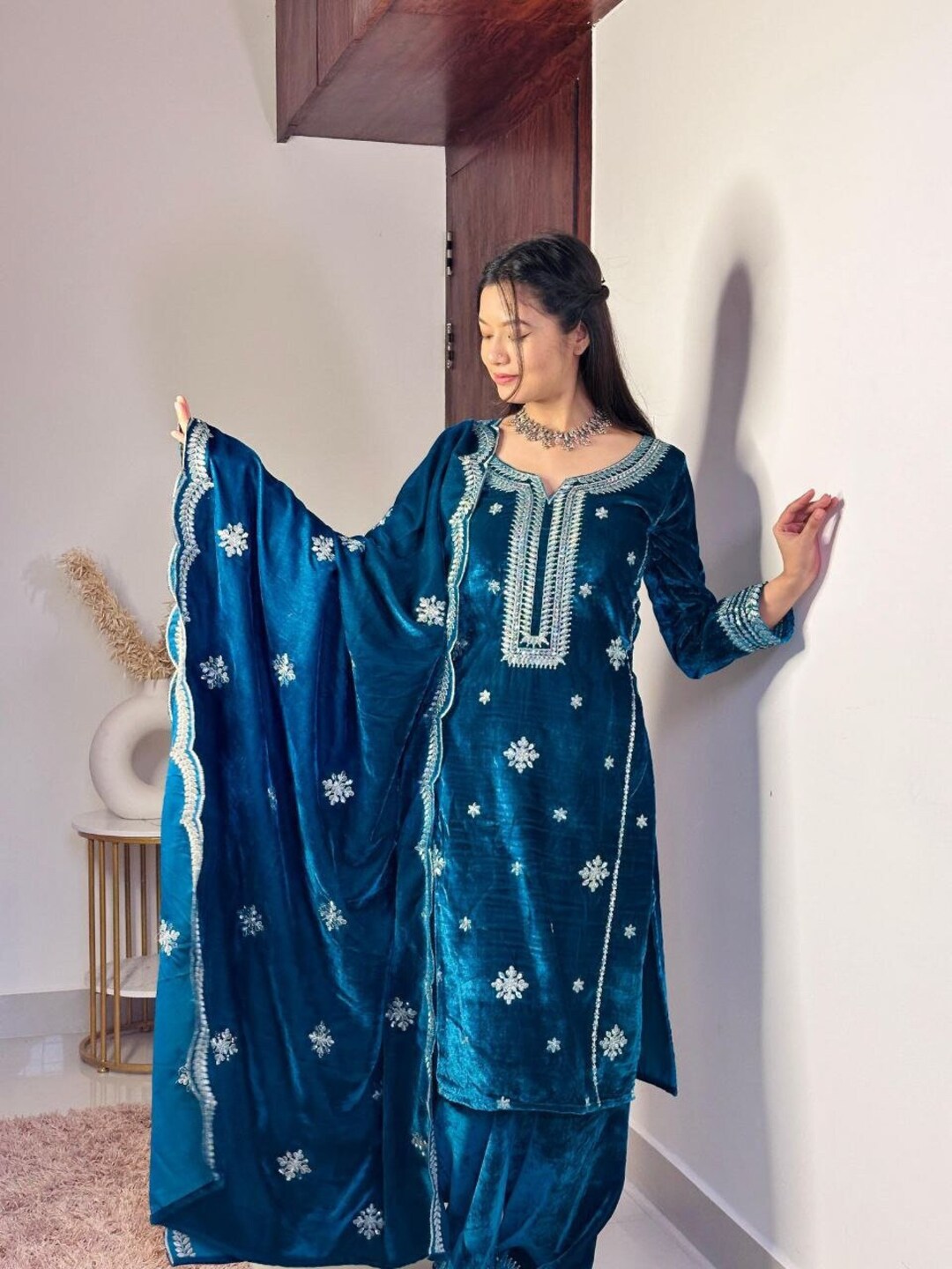 Luxurious Velvet Kurta With Embroidery, Kashmiri Kurta Wedding Wear ...