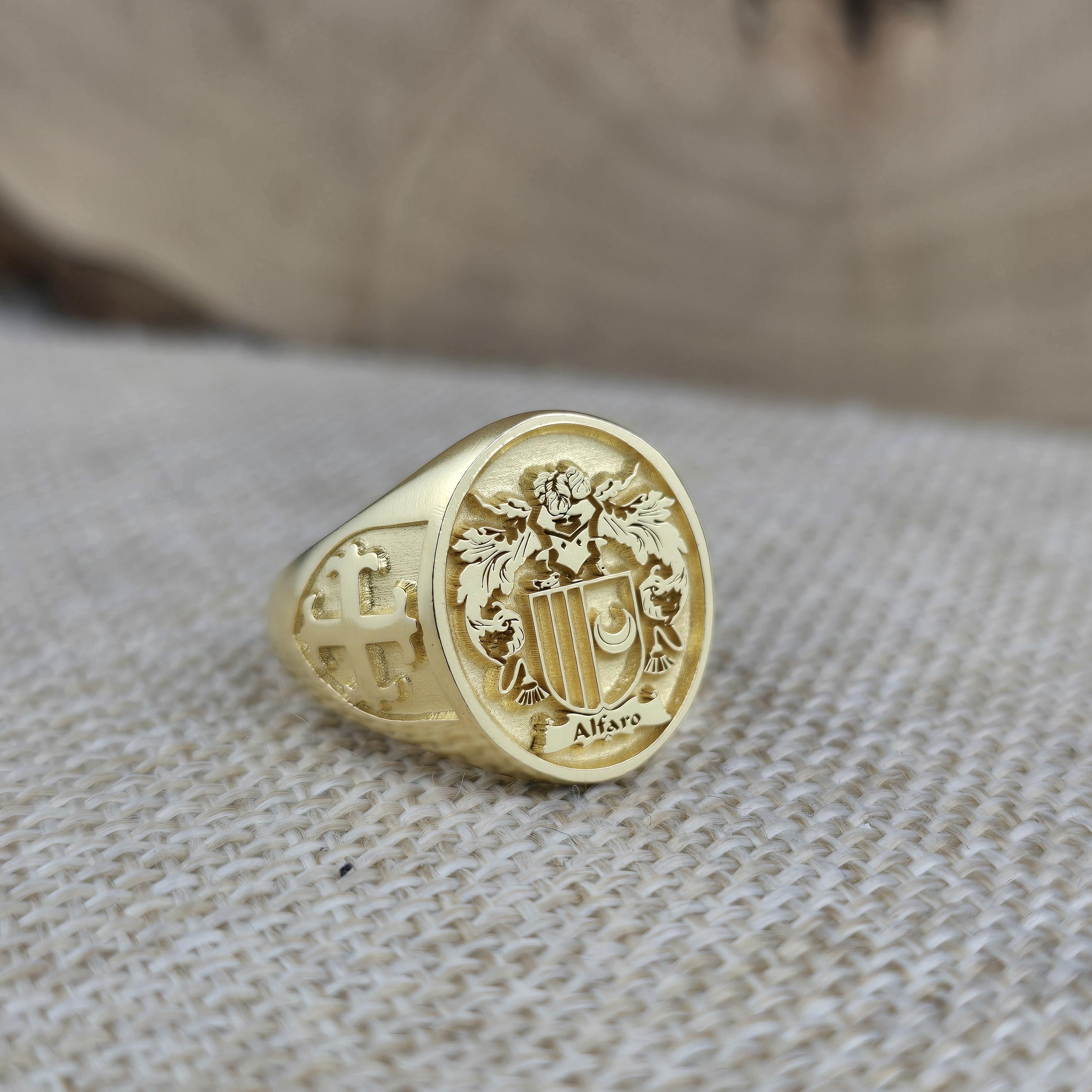 Gold Oval Signet Ring / Custom Engraved Heraldic Ring / Family Crest ...