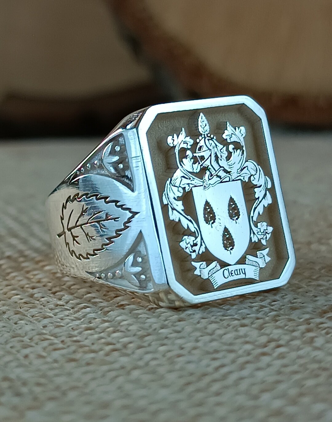 Family Crest Ring , Personalized Coat of Arms Ring , Heraldic Custom ...