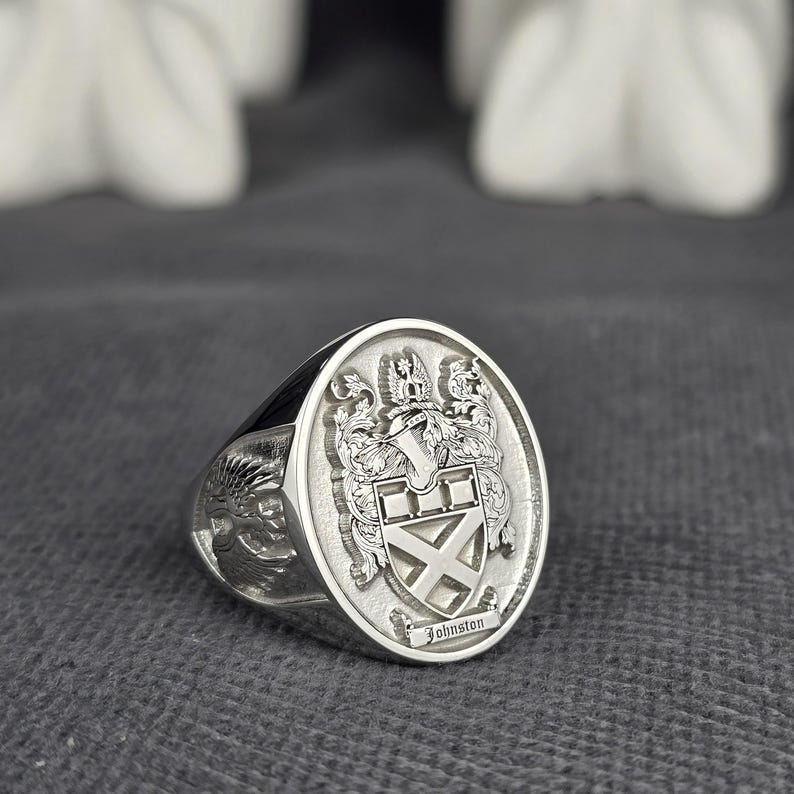 Personalized Family Crest Ring / Custom Coat of Arms Jewelry / Heraldic ...