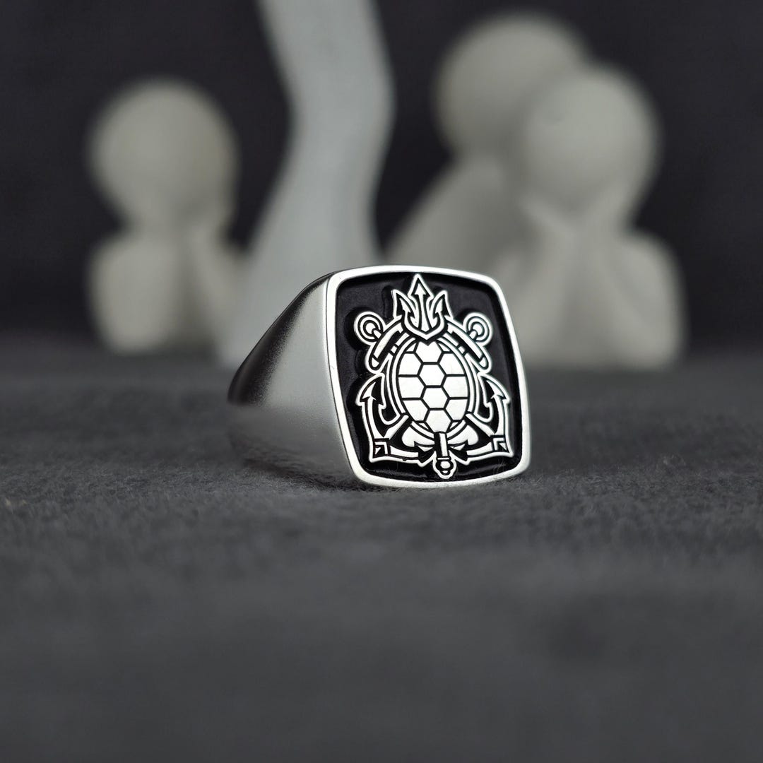 Custom Family Crest Signet Ring Silver Heraldic Coat of Arms Ring ...