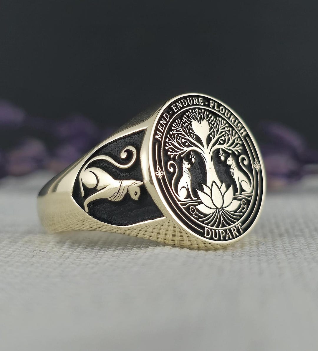 Custom Family Crest Signet Ring - Personalized Coat of Arms Jewelry ...