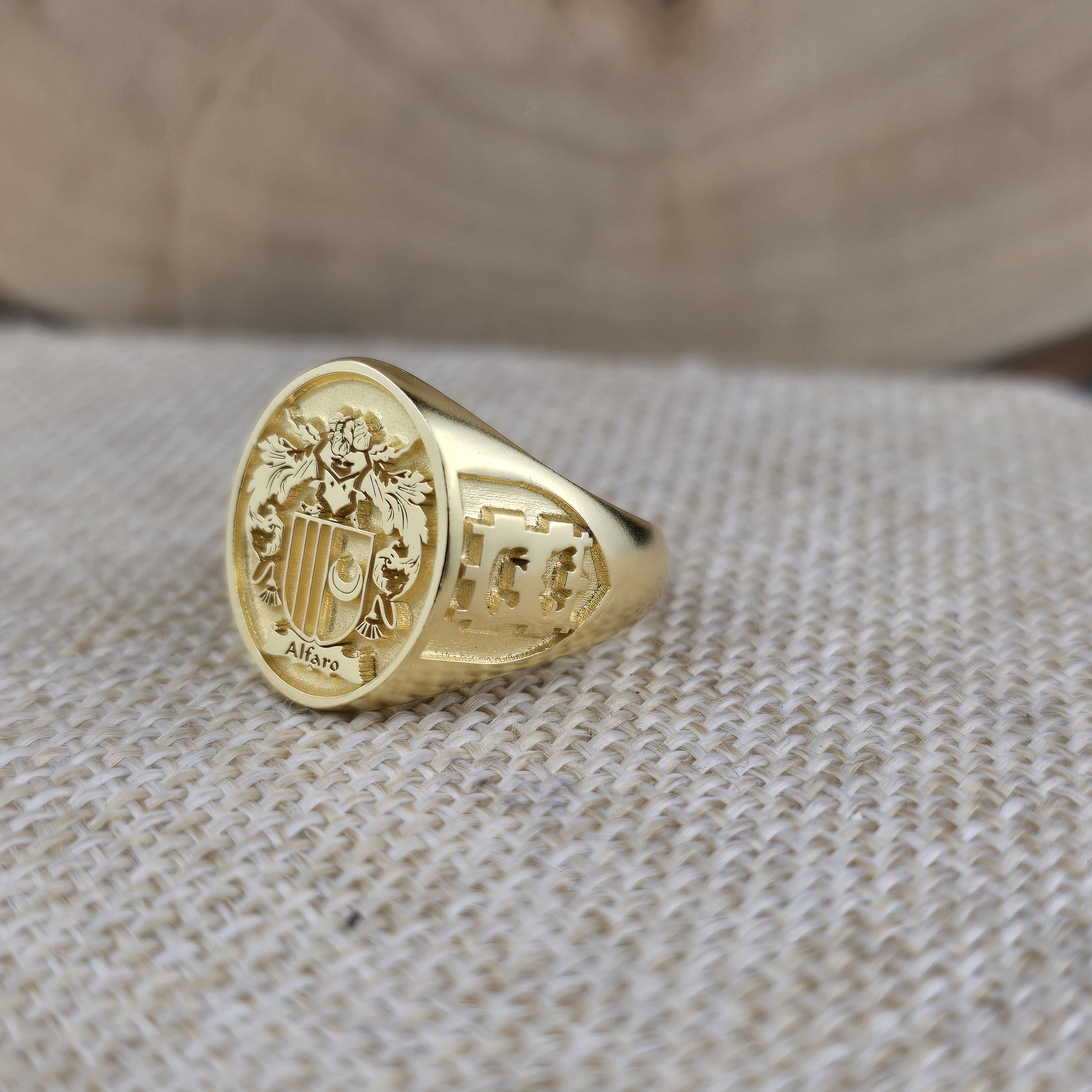 Gold Oval Signet Ring / Custom Engraved Heraldic Ring / Family Crest ...