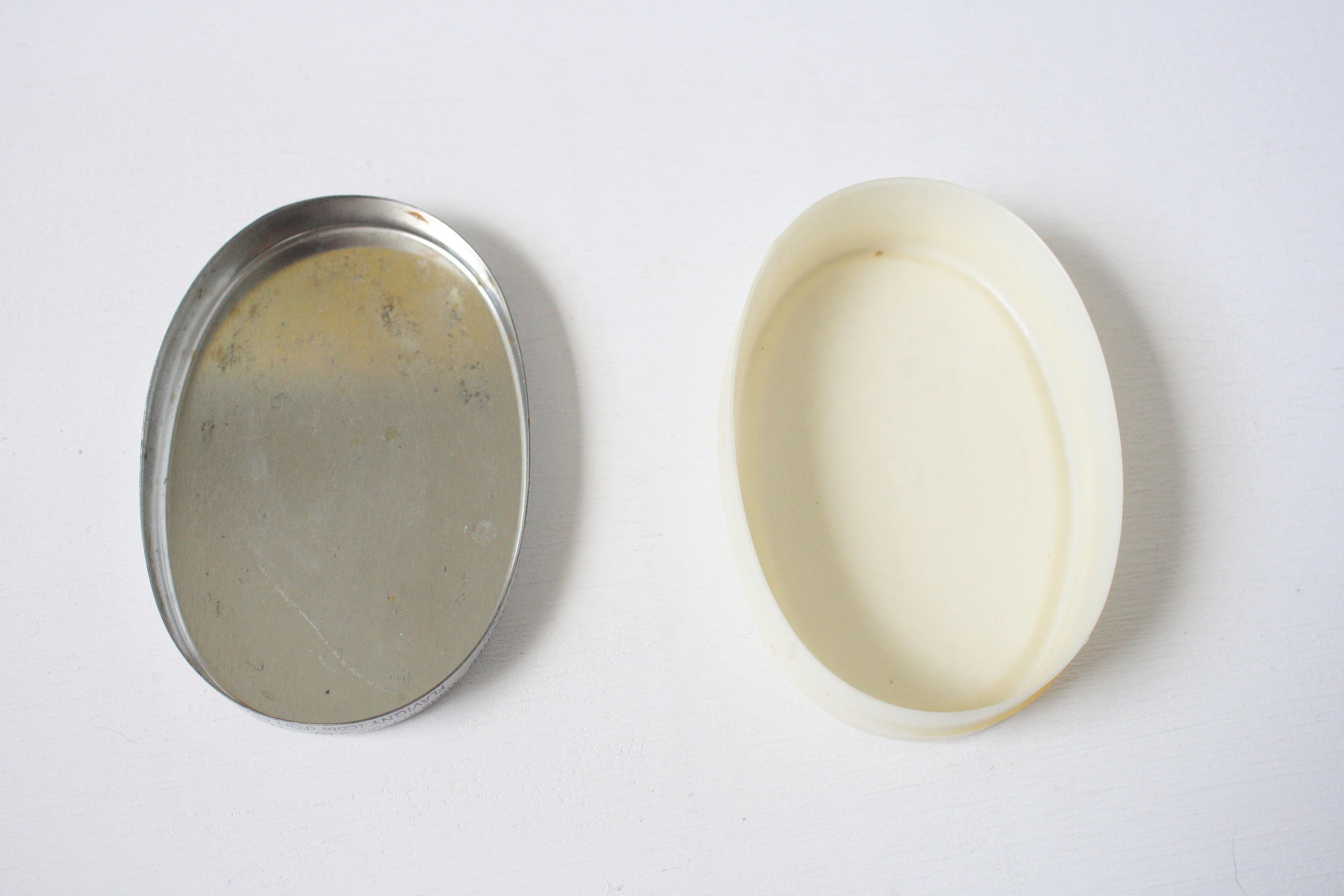 Three Vintage Oval Candy Tins From the Eighties - Etsy