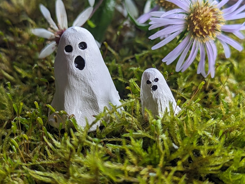 Ghosts, Miniatures, Tiny Ghosts, Figurines, Halloween Decorations, Halloween Miniatures, Haunted ...