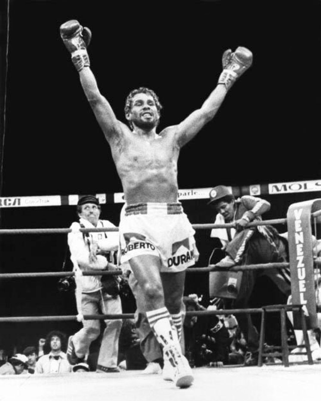 Welterweight Champion ROBERTO DURAN Glossy 8x10 or 11x14 Photo Print ...
