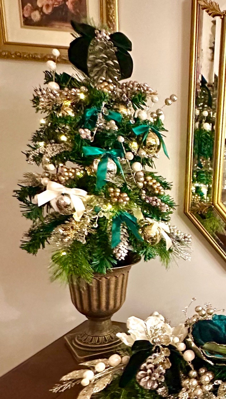 Pre- Lit Emerald Green Mini Christmas Tree/ Table Top Tree/ Topiary ...