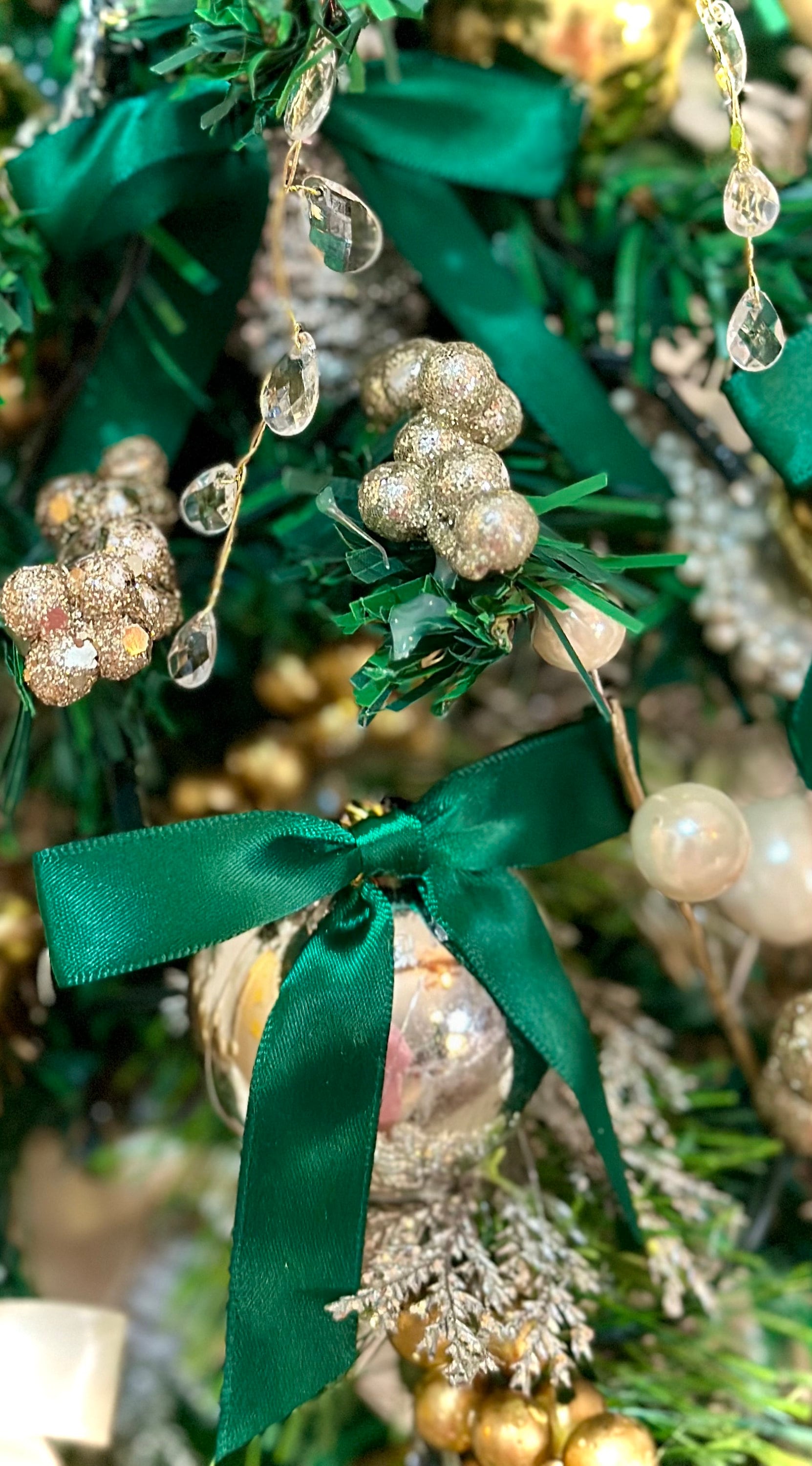 Pre- Lit Emerald Green Mini Christmas Tree/ Table Top Tree/ Topiary ...