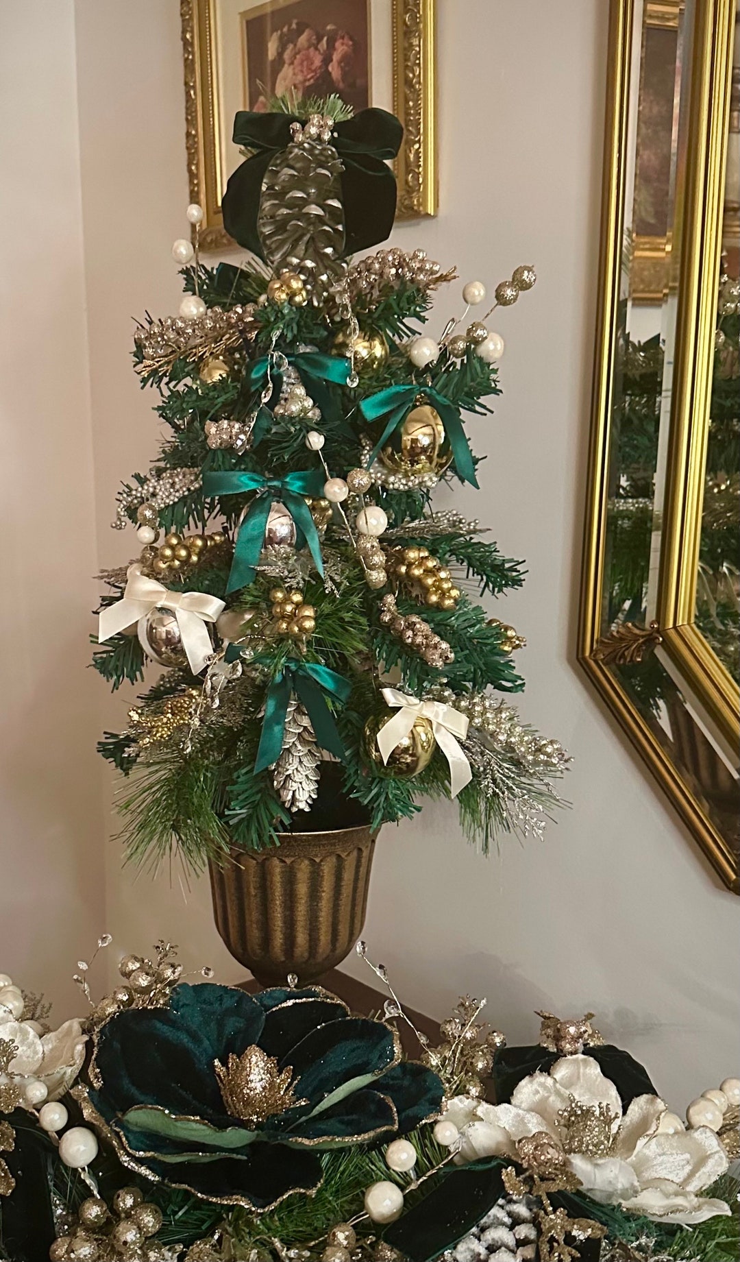 Pre- Lit Emerald Green Mini Christmas Tree/ Table Top Tree/ Topiary ...