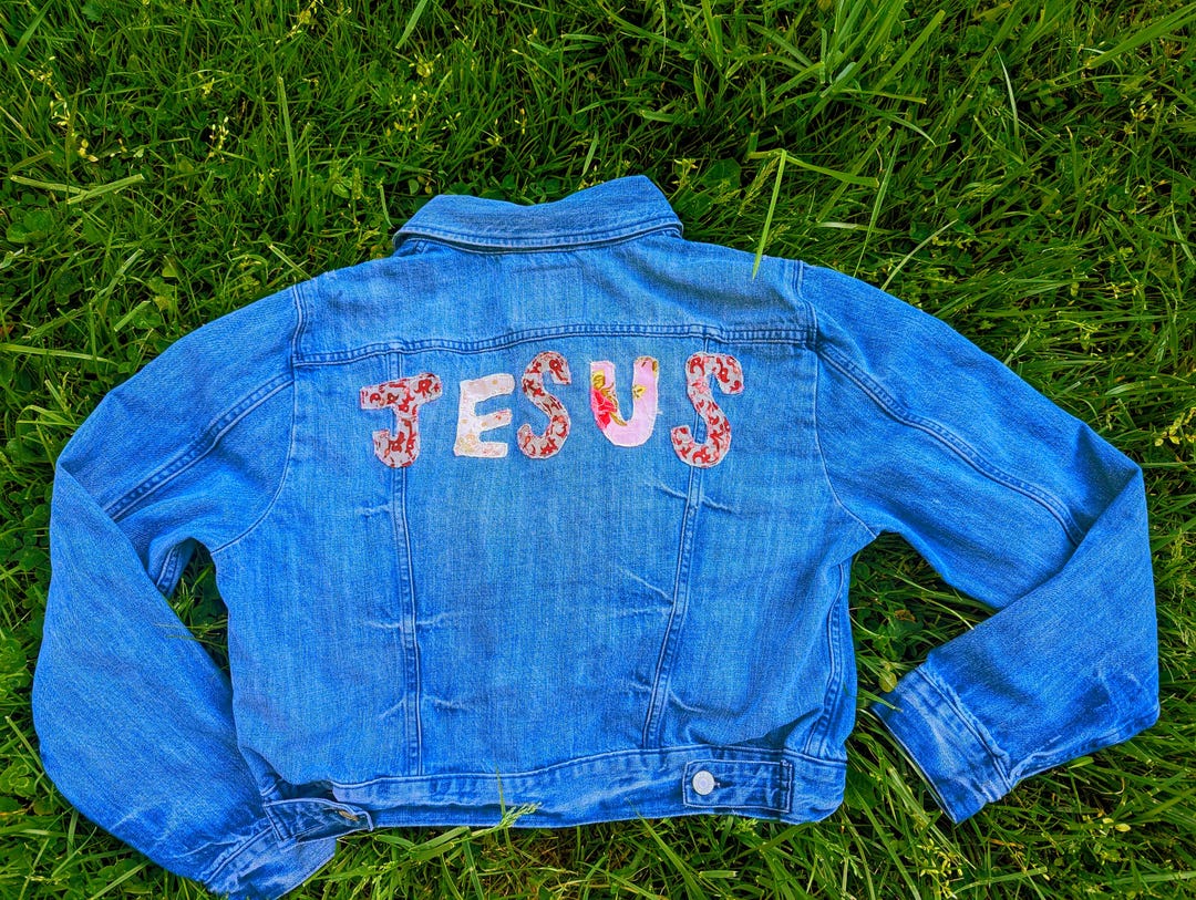 Upcycled Levi's Denim Jacket – Floral Patchwork JESUS, Boho Cropped Fit ...