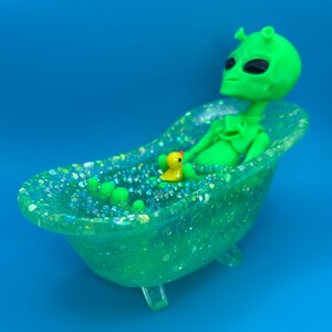 Glow Alien in the Tub Fun Bathroom Decor - Etsy