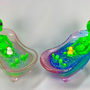 Glow Alien in the Tub Fun Bathroom Decor - Etsy