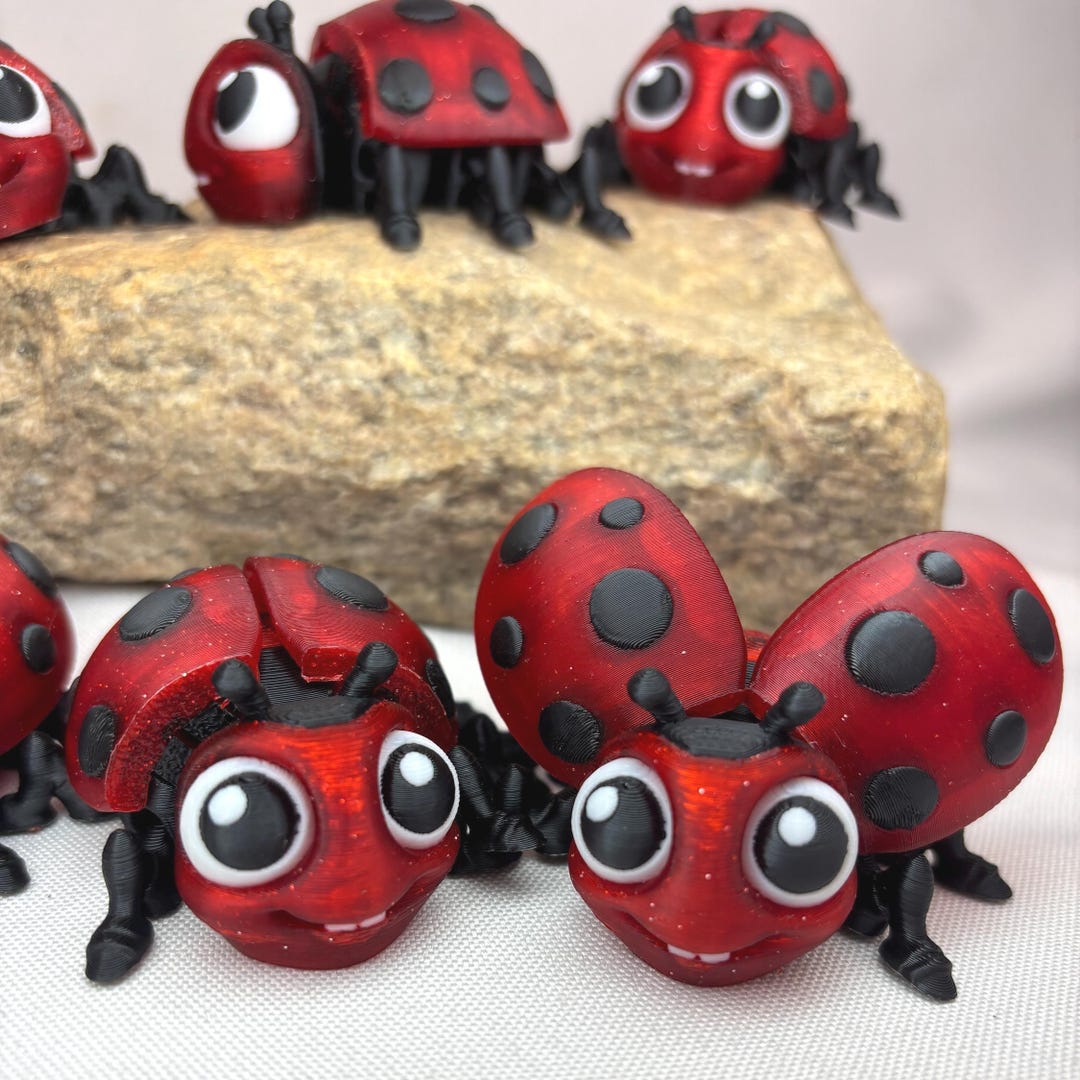 Twinkling Red 3D Ladybug With Articulated Wings | Fidget Figures | Desk ...
