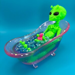 Glow Alien in the Tub Fun Bathroom Decor - Etsy