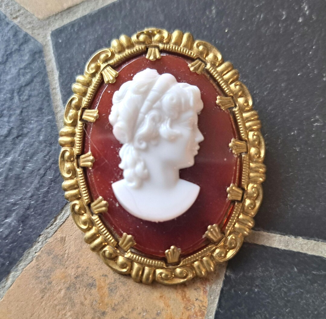 Vintage West German Cameo Brooch: Rootbeer Resin, Goldtone Setting - Etsy