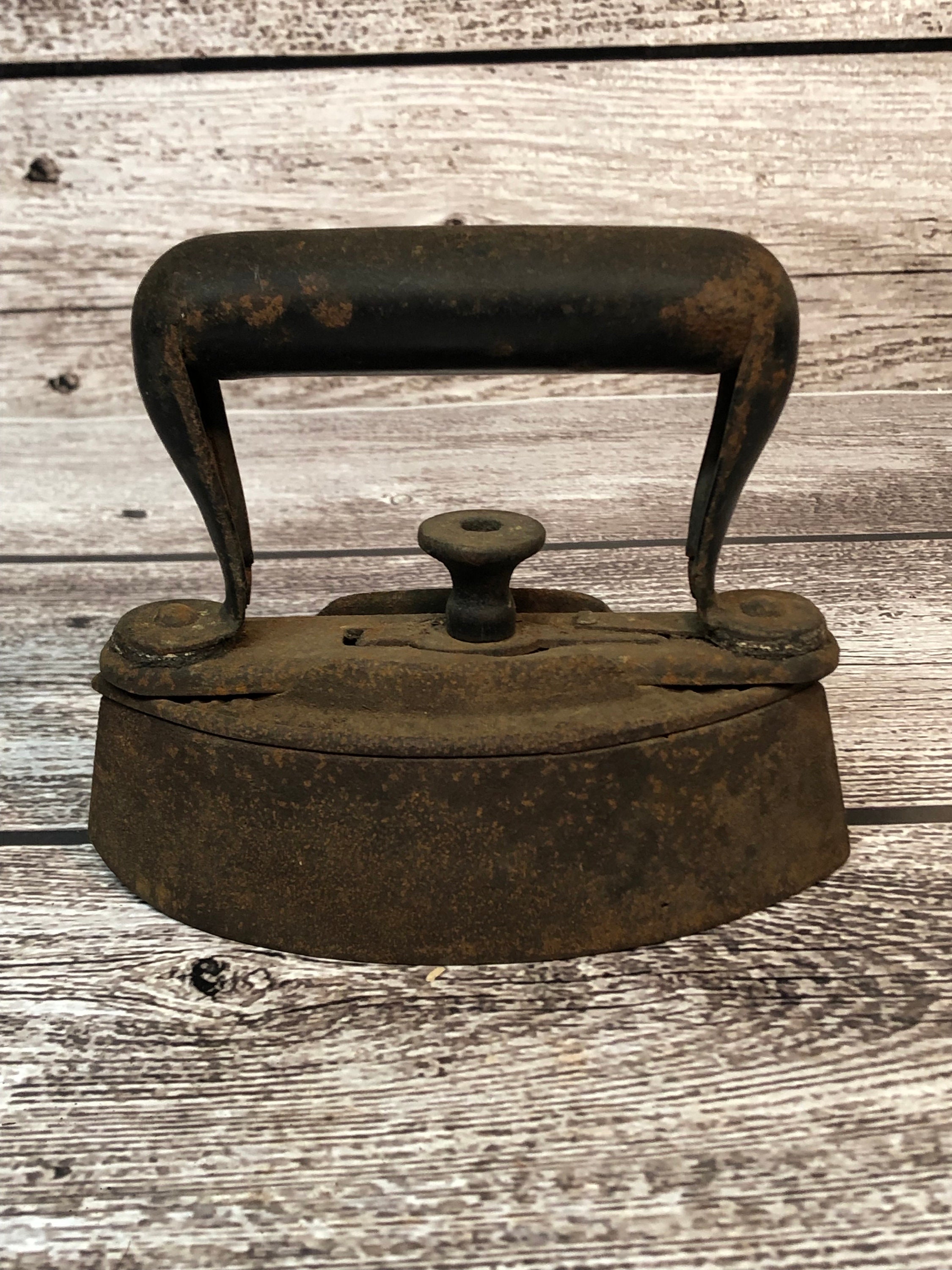 Vintage A.C. Williams & Co. Sad Iron, Ravenna, Ohio, USA. - Etsy