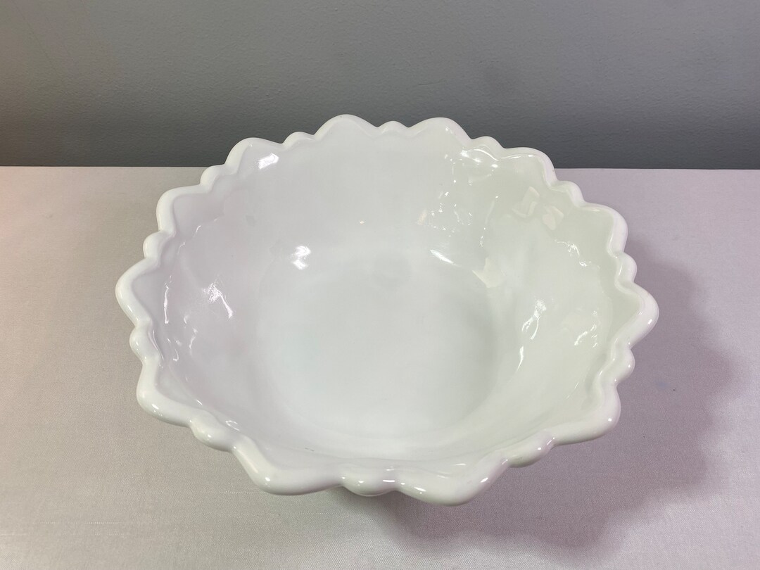 Indiana Glass, Milk Glass, Daisy Sunflower Pattern 9 1/2” Serving Dish ...