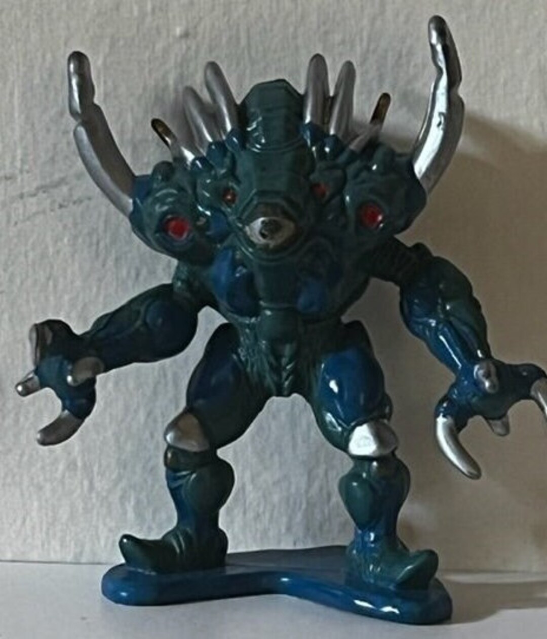 Mighty Morphin Power Rangers' 2.75" Figure With Stand - Silver Horns ...