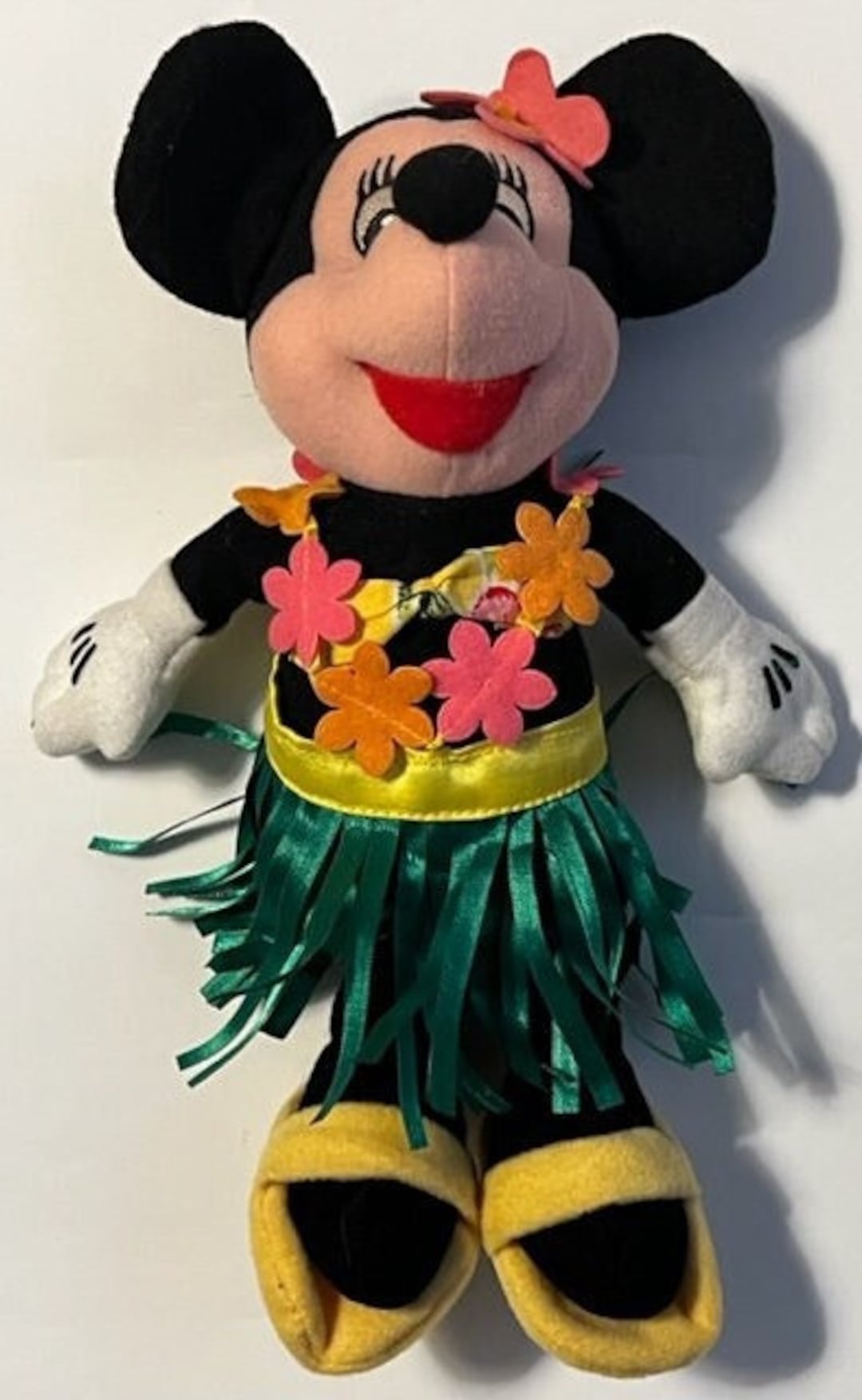 THE DISNEY STORE Bean Bag Disney's Original Characters Hula Minnie 9.5 ...