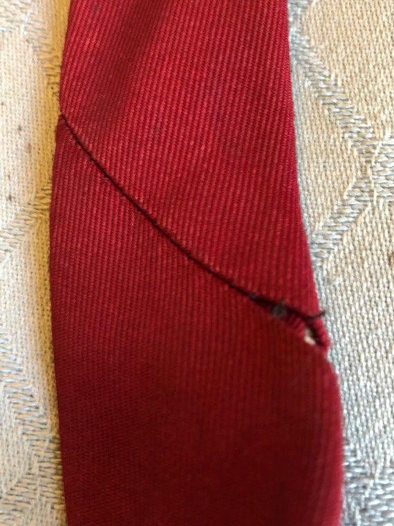Lovely 1940 s Silk Necktie In Ruby Red & Salmon By Jo… - Gem