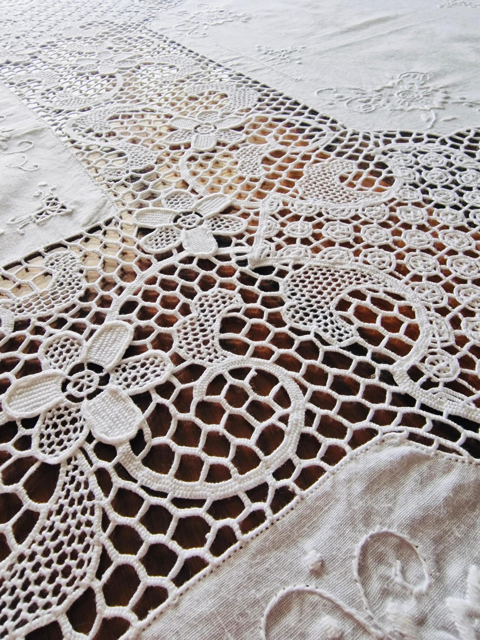 Vintage Handmade Lace Tablecloth - Etsy