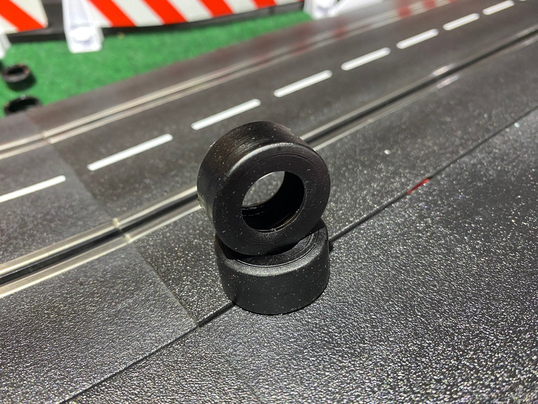 Carrera 1/24 Lola T70 Mkiiib Rear Tires 1 Pair, Size 305x135x177/105-48 ...