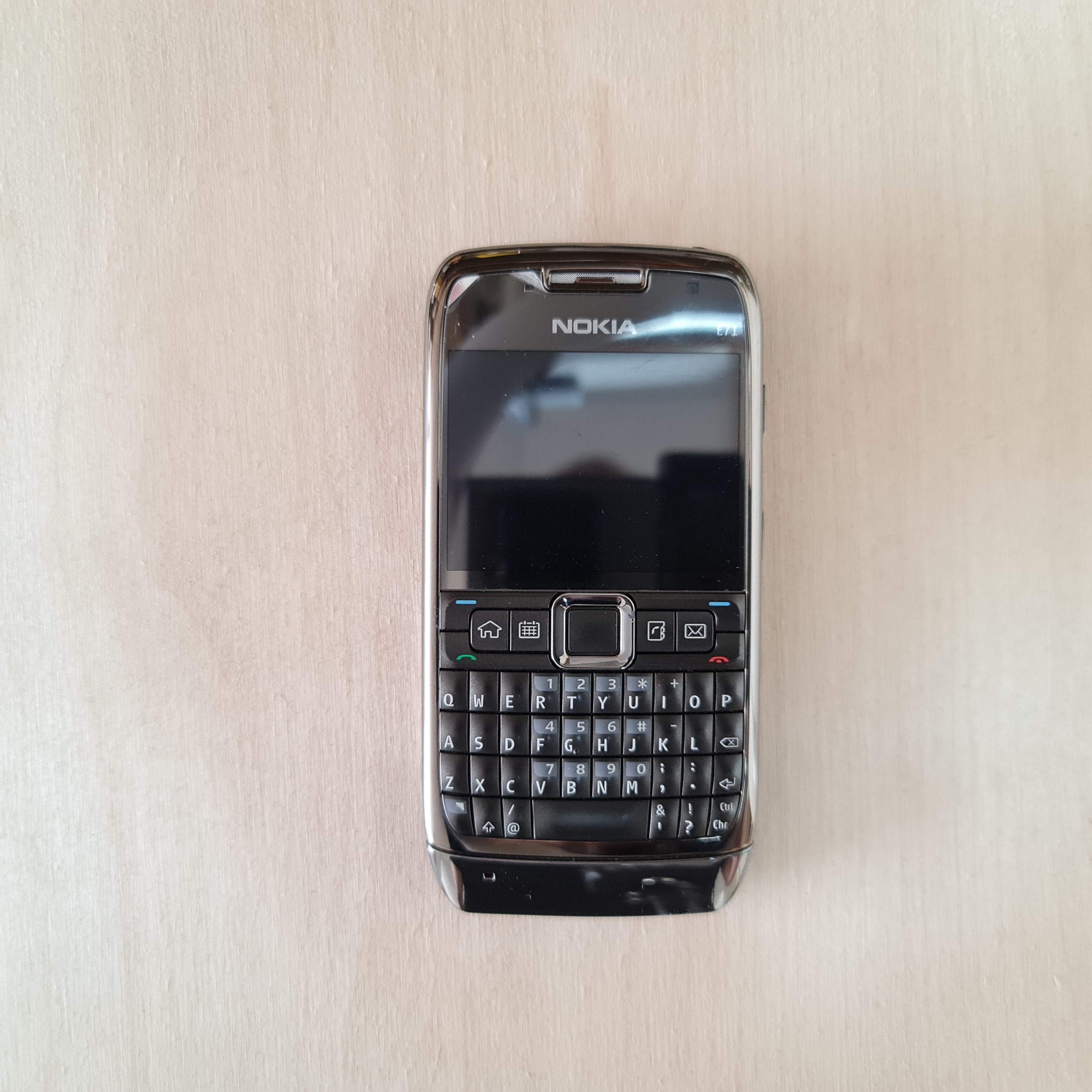 Nokia E71
