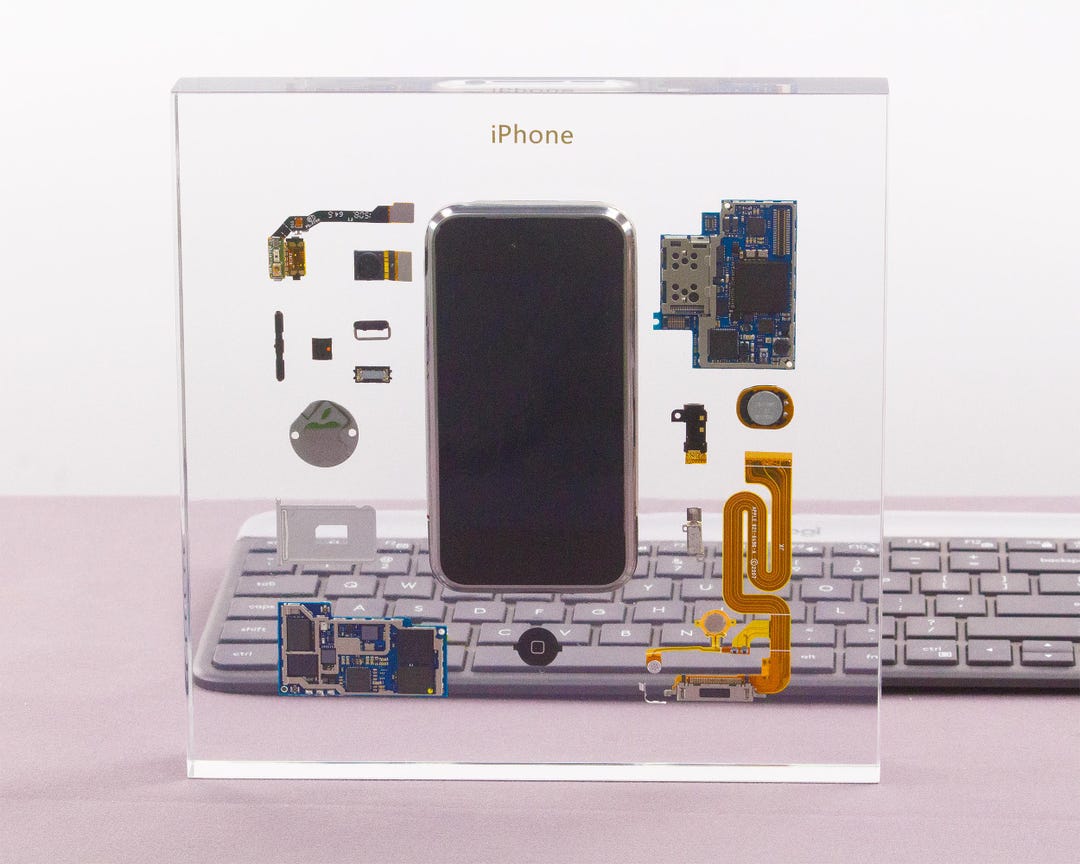 Vintage iPhone 2G Teardown Resin Artwork| Disassembled Smartphone ...