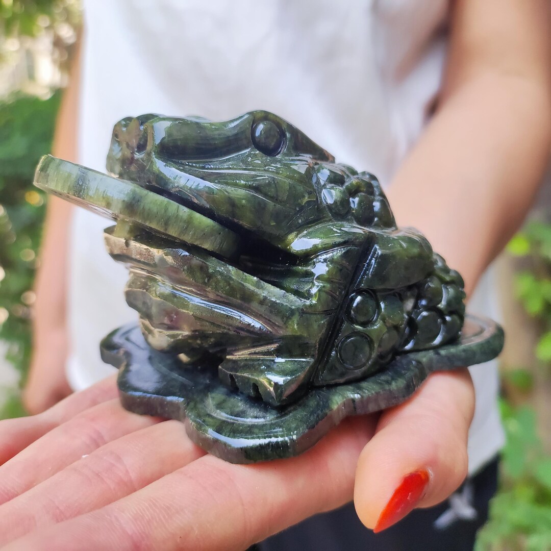 Natural Green Jade Money Toad Figurine Feng Shui Fortune Coin Stone ...