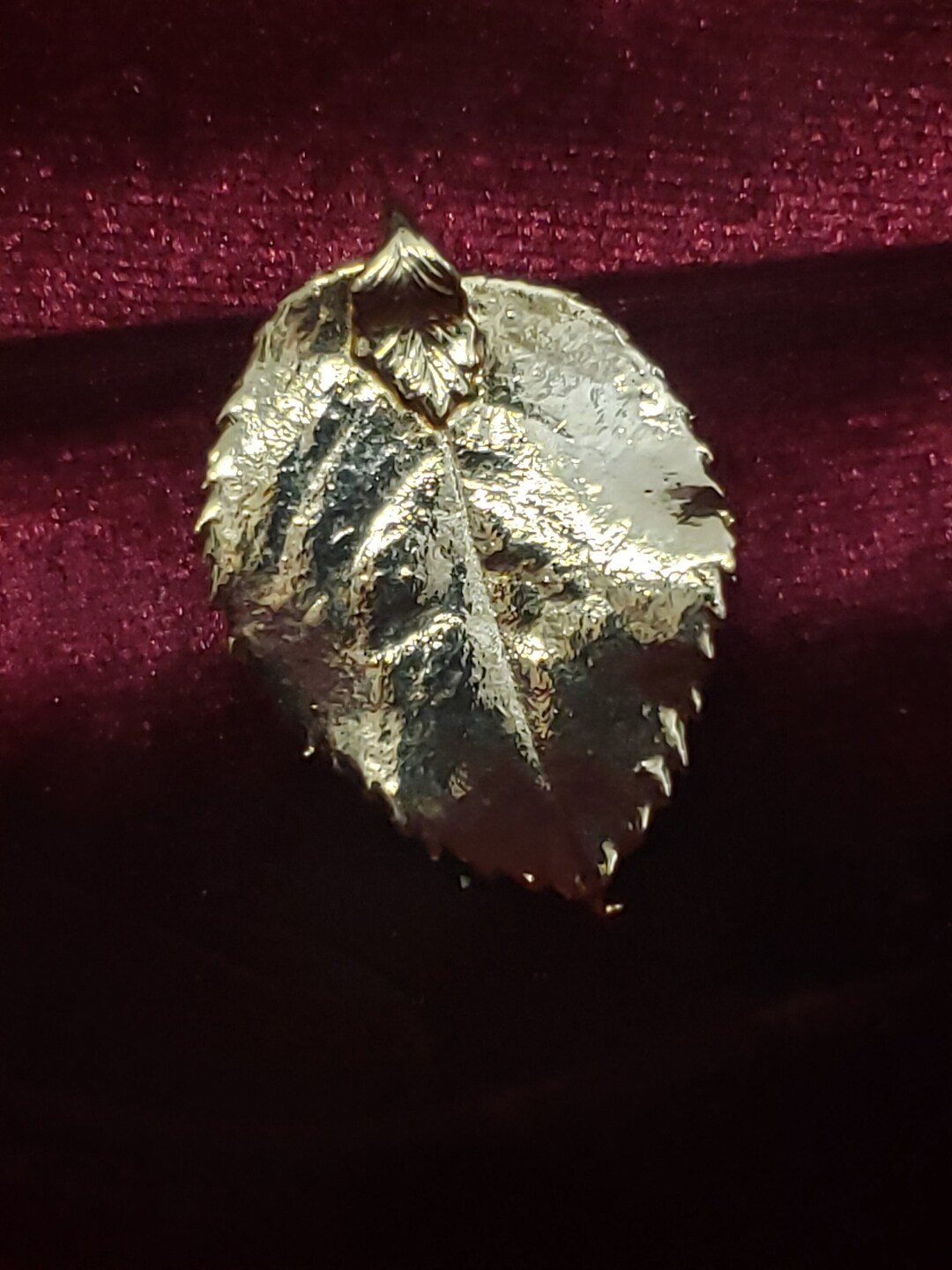 Vintage 1980's Gold Electroplated Small Leaf Pendant - Etsy