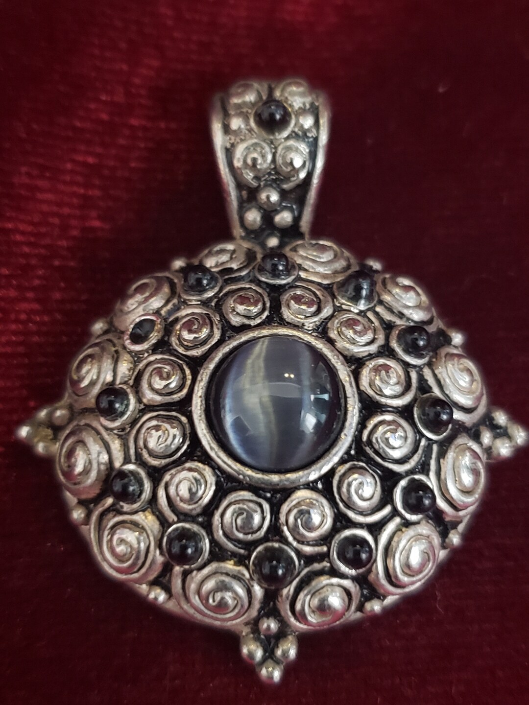 Vintage Round Medallion Style Silver Tone and Black Gemstone Pendant - Etsy