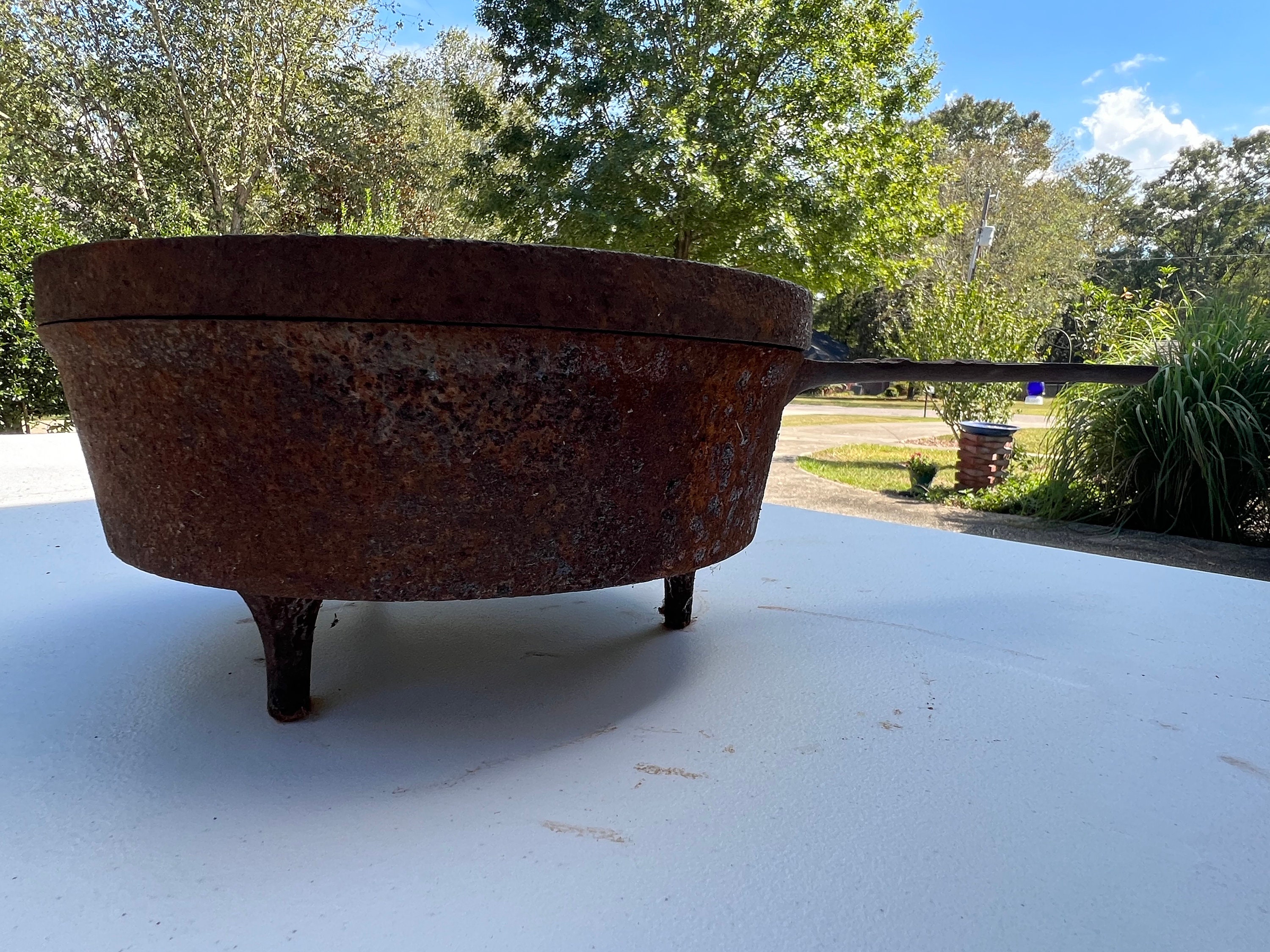 13" Cast Iron Spider Skillet W/lid. - Etsy