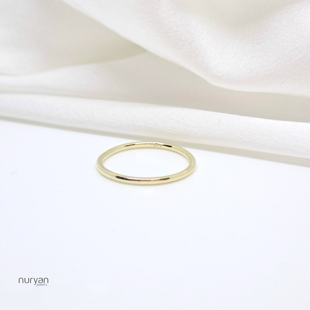 Gold Round Wedding Ring Simple Gold Band Stacking Ring Classic Round ...