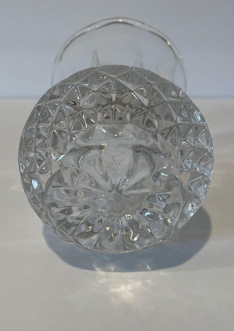 Crystal Bouquet Vase With Bulbous Base and Flared, Scalloped Edge Top ...