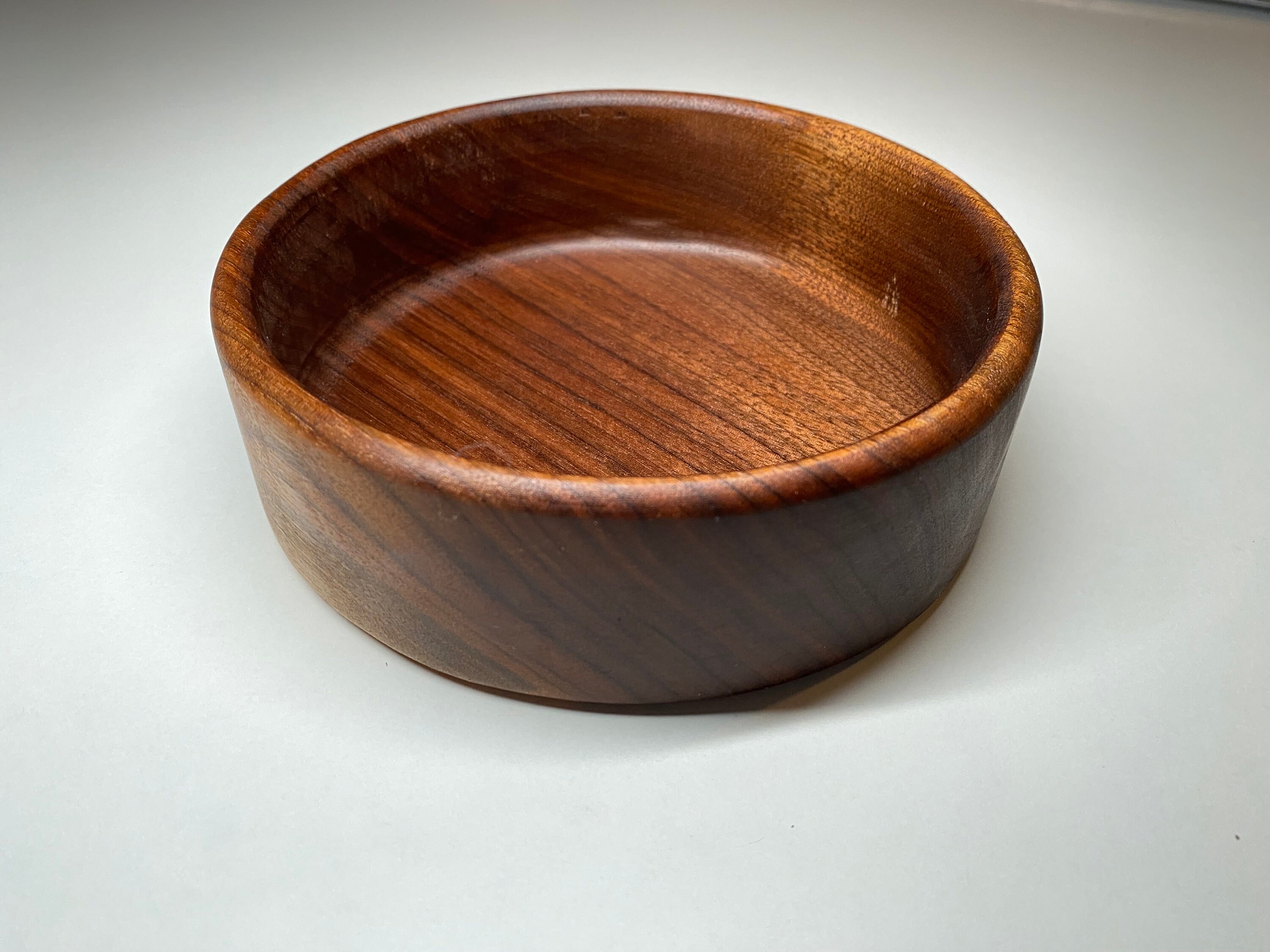 Walnut Bowl - Medium - Handmade Router Bowl - Etsy