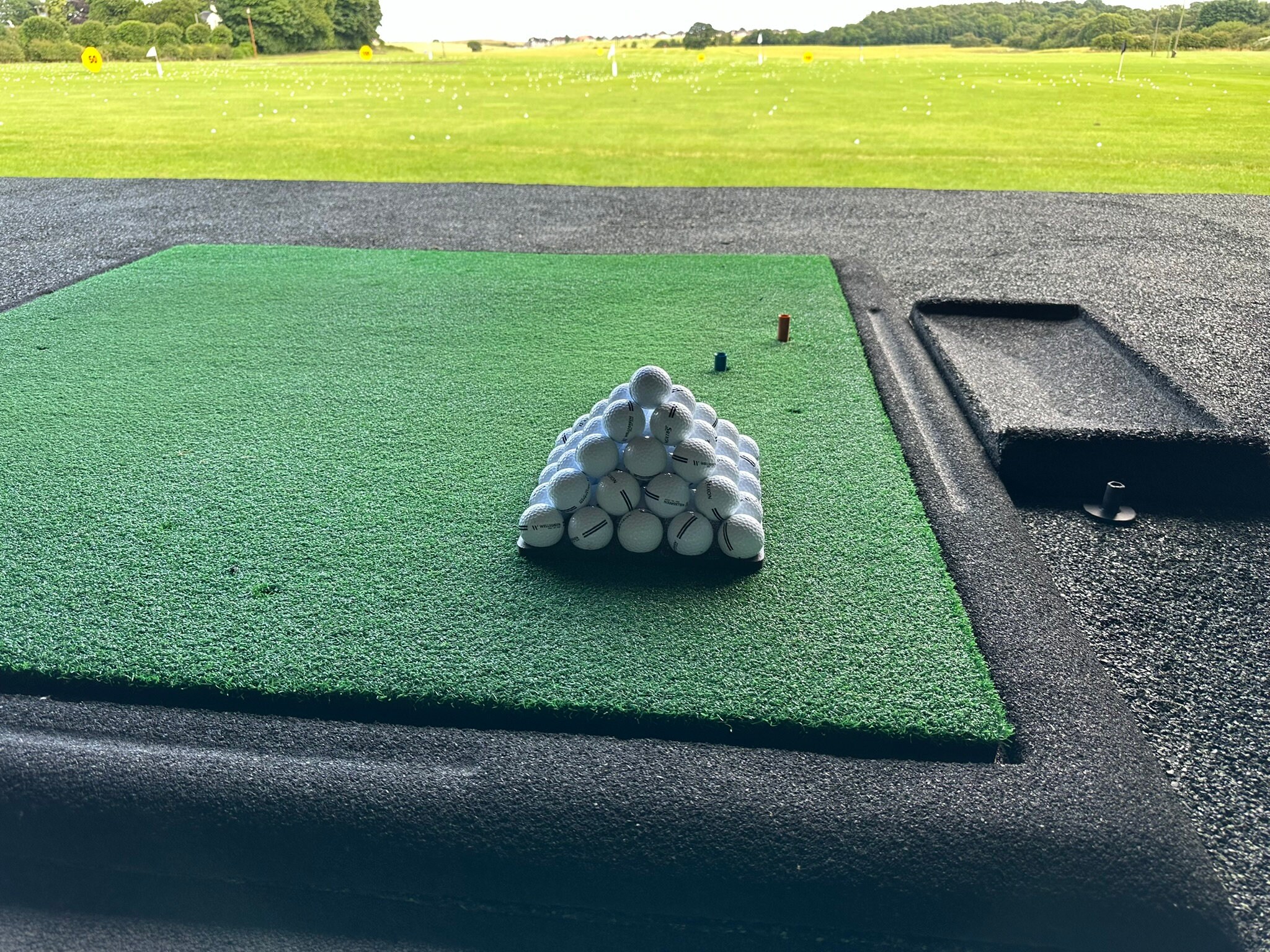 Minimal Golf Sim Pyramid - Golf Driving Range Pyramid, Golf Ball Holder ...