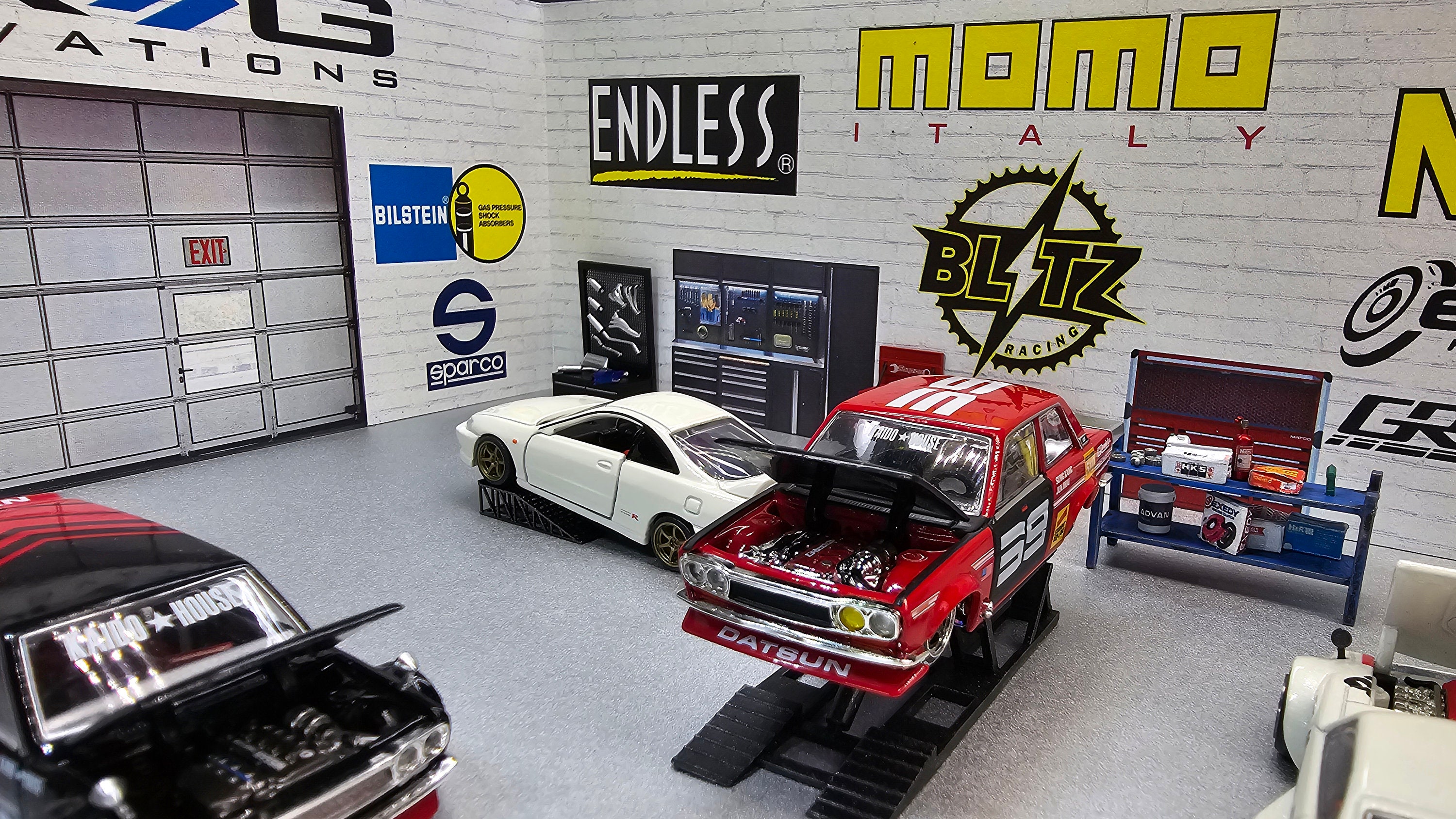 1/64 Hand Made Momo Diorama Garage - Etsy