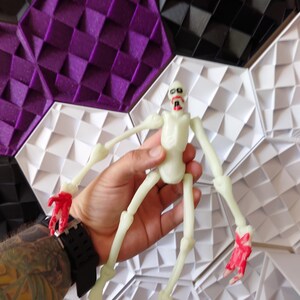 Trevor Henderson SCP - 096 Modest, Shy - Articulated Glow in the Dark - Etsy