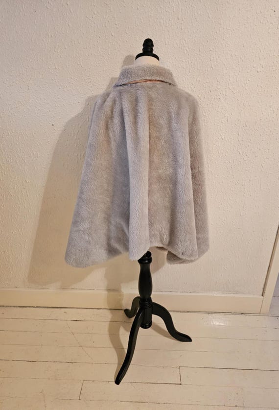 1960s Silver Grey Faux Fur Cape - Gem