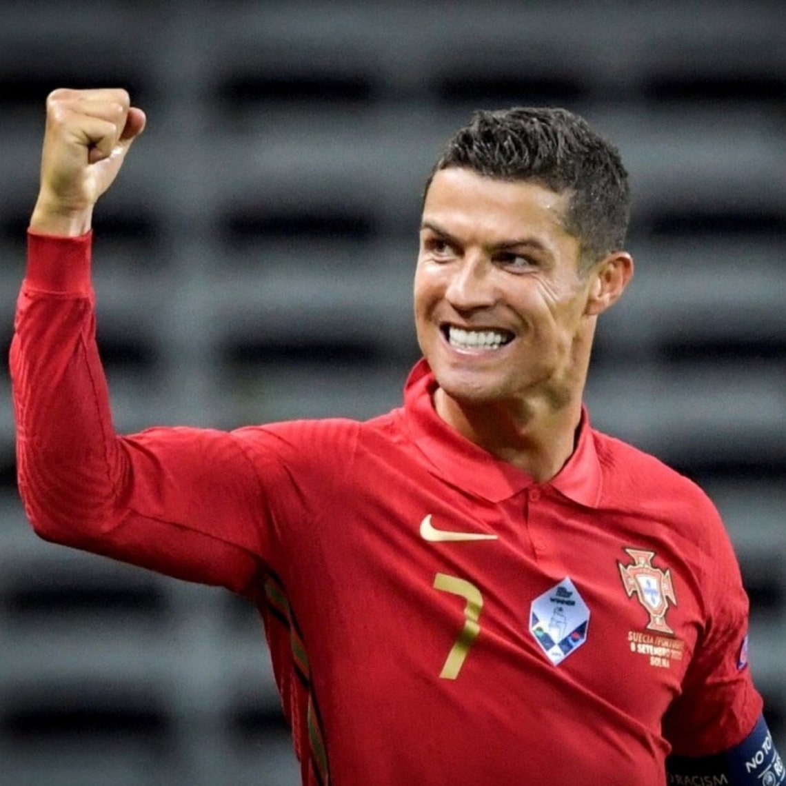 Christiano Ronaldo, 5 Potos, Number 7, 2000x2000 Px. Digital Download ...